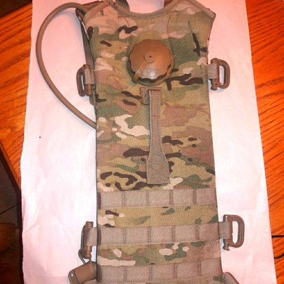 USA | Accents | Authentic Us Military Hydration Pack W Bladder | Poshmark